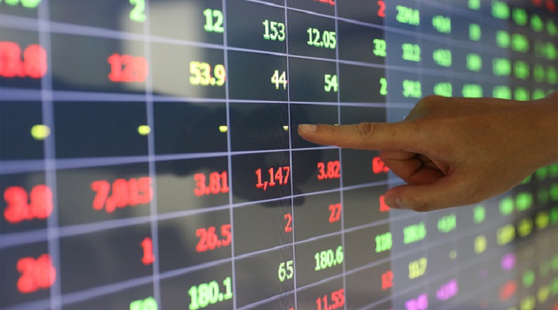 How Investors Can React to Diving Stocks - Reelfinancial.com